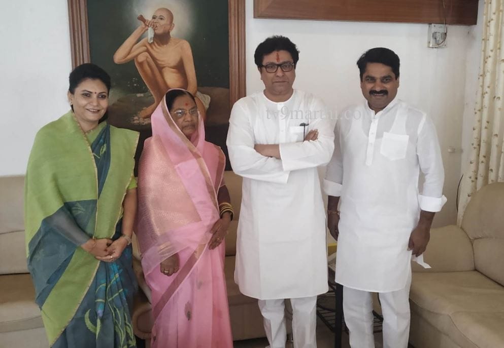 सतेज पाटलांच्या कोल्हापुरातील घरी राज ठाकरे - Marathi News | Mns chief ...