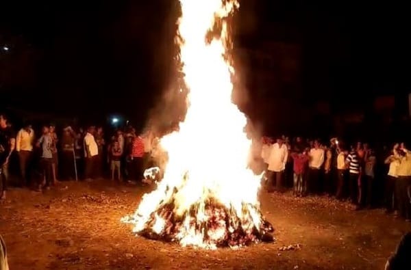 सावर्ड्यातील ‘होल्टे होम’ होळी! - Marathi News | Holte hom holi at ...