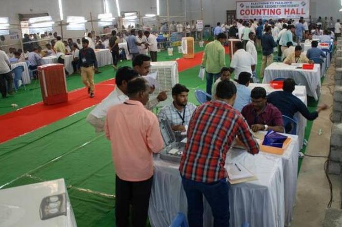 मतमोजणी केंद्रावर हॉलमध्ये फक्त या तीन जणांना मोबाईल वापरता येणार ...