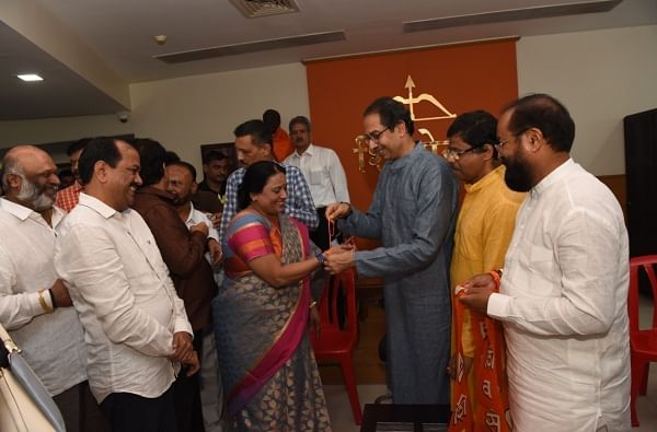 नारायण राणेंना धक्का, कट्टर समर्थकाचा शिवसेनेत प्रवेश - Marathi News ...