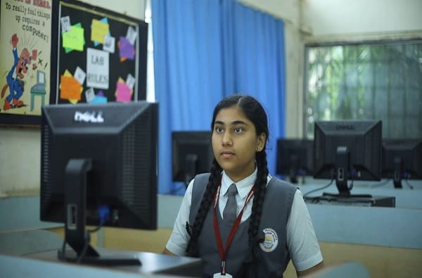 बारामतीची सिद्धी पवार मोदींसोबत बसून चंद्रयान 2 चं लँडिंग पाहणार ...