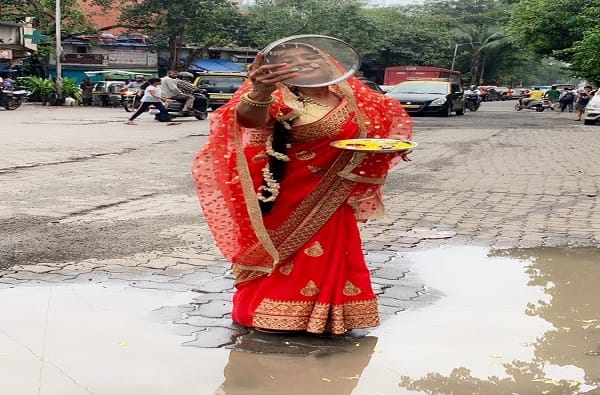 मुंबईच्या खड्ड्यांवर आरजे मलिष्काचं नवं गाणं - Marathi News | Rj ...