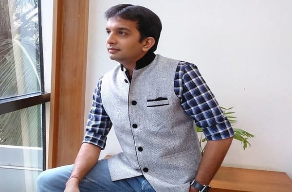 फडणवीस की ठाकरे सरकार, कोणतं सरकार भारी? डॉ. निलेश साबळे म्हणतो ...