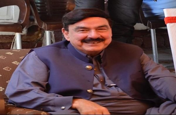 भारताला अणुबॉम्बची धमकी देणाऱ्या पाकिस्तानच्या मंत्र्याला कोरोना ...