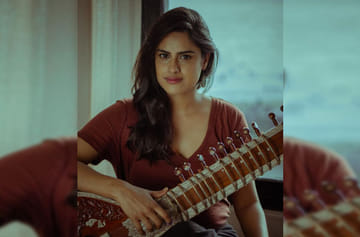 Neha Mahajan | मराठी अभिनेत्रीच्या सितारवादनाचा सातासमुद्रापार डंका ...