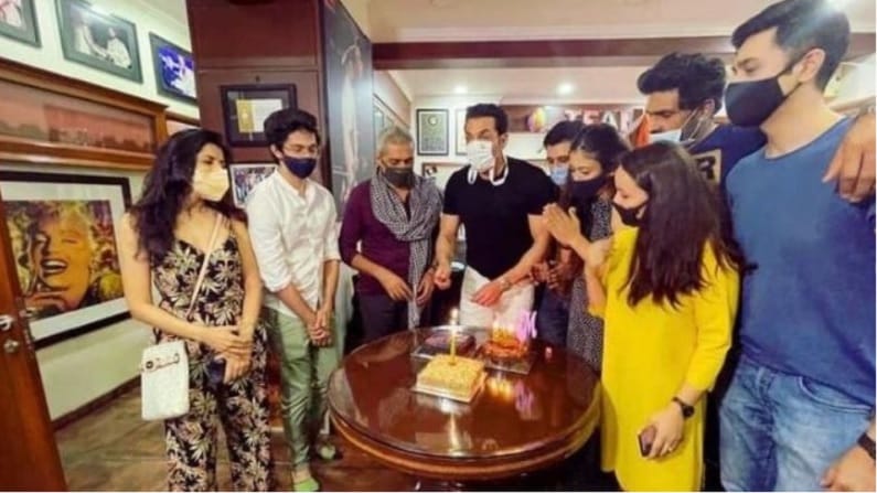 Ashram 2 | वेब सीरीज 'आश्रम 2' च्या यशाचे जोरदार सेलिब्रेशन! - Marathi ...