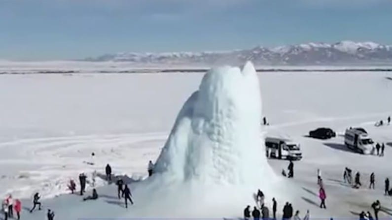 Ice Volcano | आश्चर्य... चक्क बर्फाचा ज्वालामुखी, कझाकिस्तानमध्ये ...