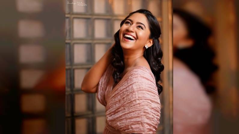 Photo : ‘रंग हे नवेनवे…’, अभिनेत्री मृण्मयी देशपांडेचा स्मायलिंग अंदाज ...