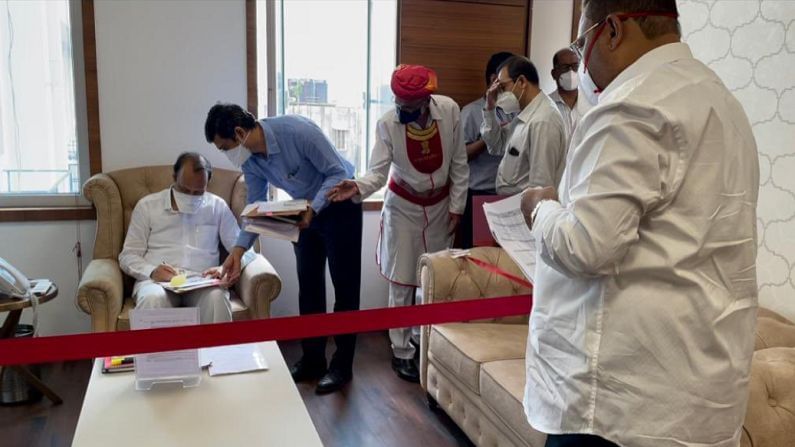 कोल्हापूर जिल्ह्यातील व्यापाऱ्यांचे व्यवसाय सुरु करण्याला परवानगी द्या ...