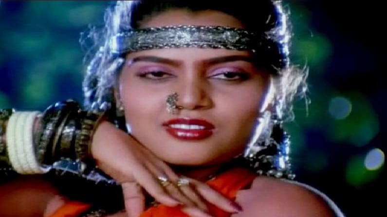 Silk Smitha | मैत्रिणीला फोन करुन बोलावलं, पण ती येण्याआधीच गळफास घेतला ...