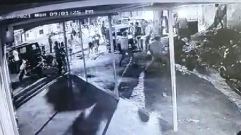 VIDEO : 20 ते 22 जणांची टोळी, तलवारी आणि कोयत्याने हल्ले, पुण्यात ...