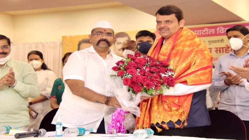 माथाडी कामगारांना अजून 20 हजार लस देणार, फडणवीसांचं आश्वासन; नरेंद्र ...