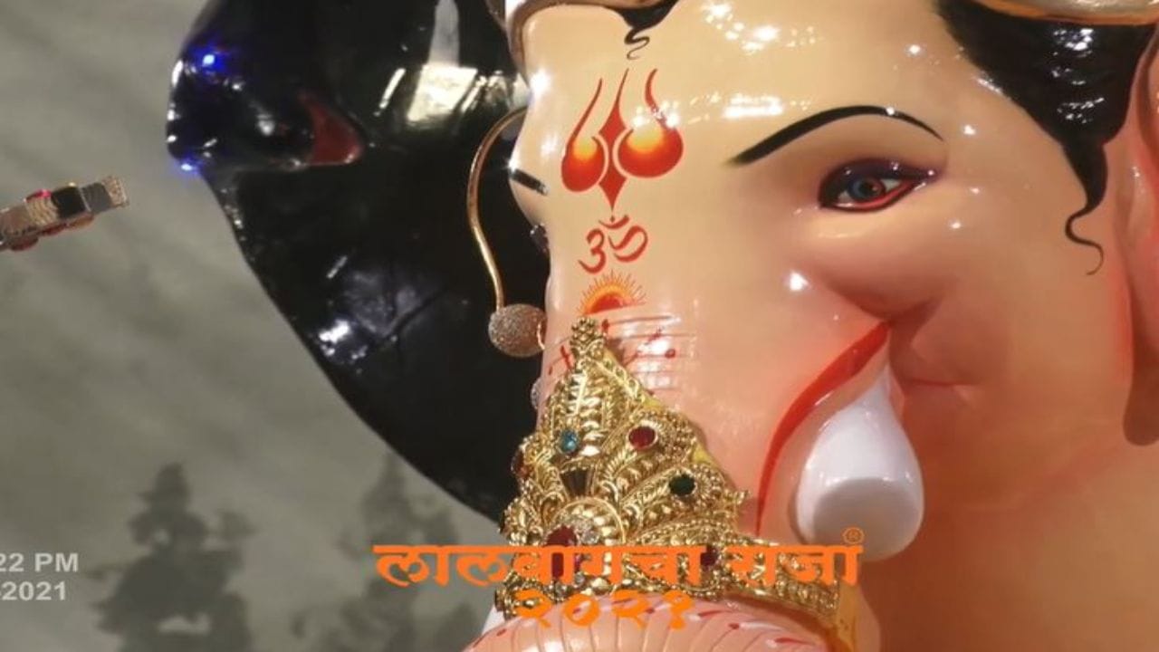 Lalbaugcha Raja 2021 | लालबागचा राजा विष्णू अवतारात, शेष नागावर आरुढ ...