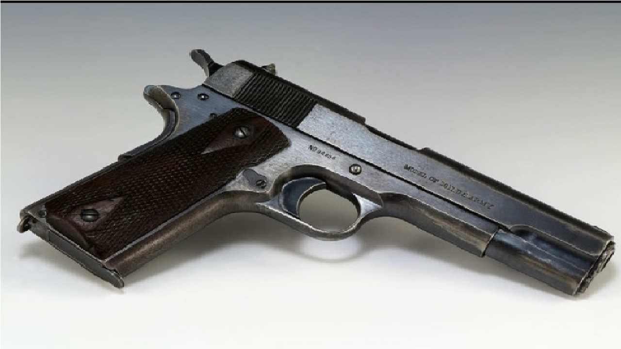 दोघा पोलिसांची थेट न्यायाधीशांना मारहाण, पिस्तुलही ताणले, भर कोर्टात ...