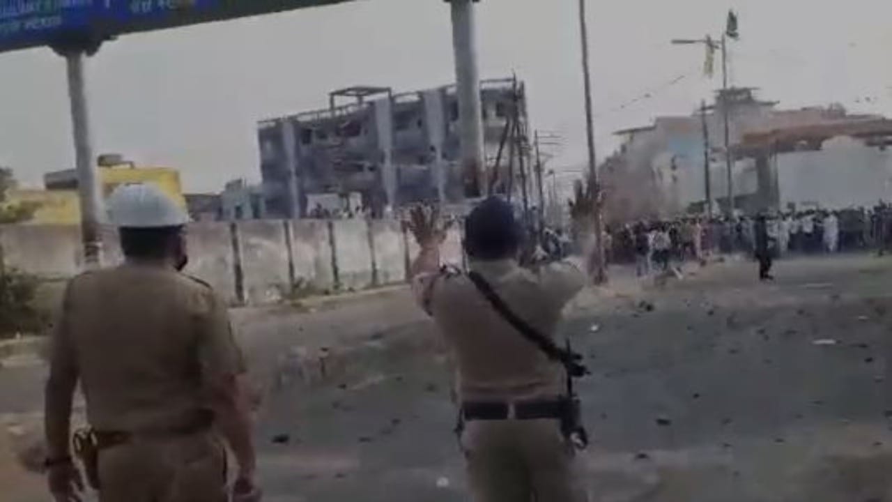 त्रिपुरातील घटनेचे नांदेडमध्ये तीव्र पडसाद; मुस्लिम समाजाच्या मोर्चाला ...