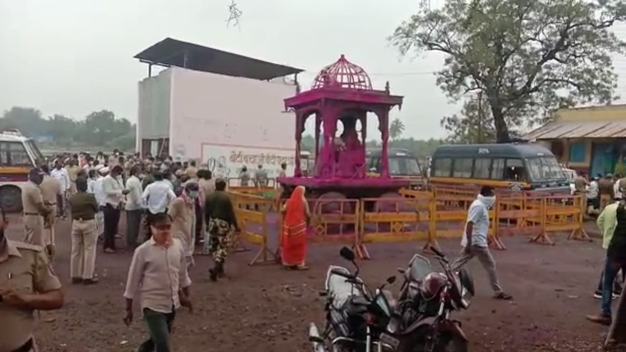 म्हसवड ग्रामस्थांच्या आक्रमक भूमिकेनंतर सशर्त रथोत्सवाला परवानगी ...