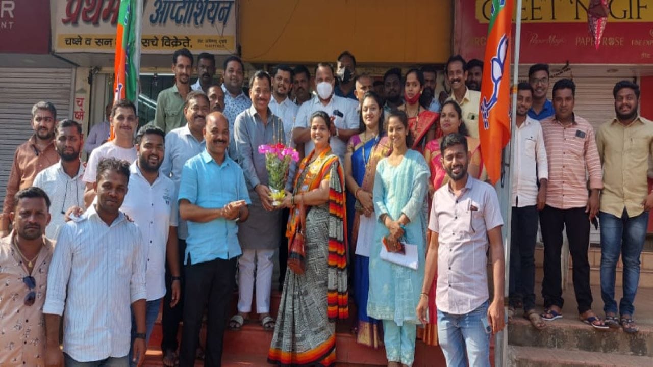 Sindhudurg : भाजपाचा शिवसेनेला धक्का, राणे पती-पत्नी भाजपात दाखल ...