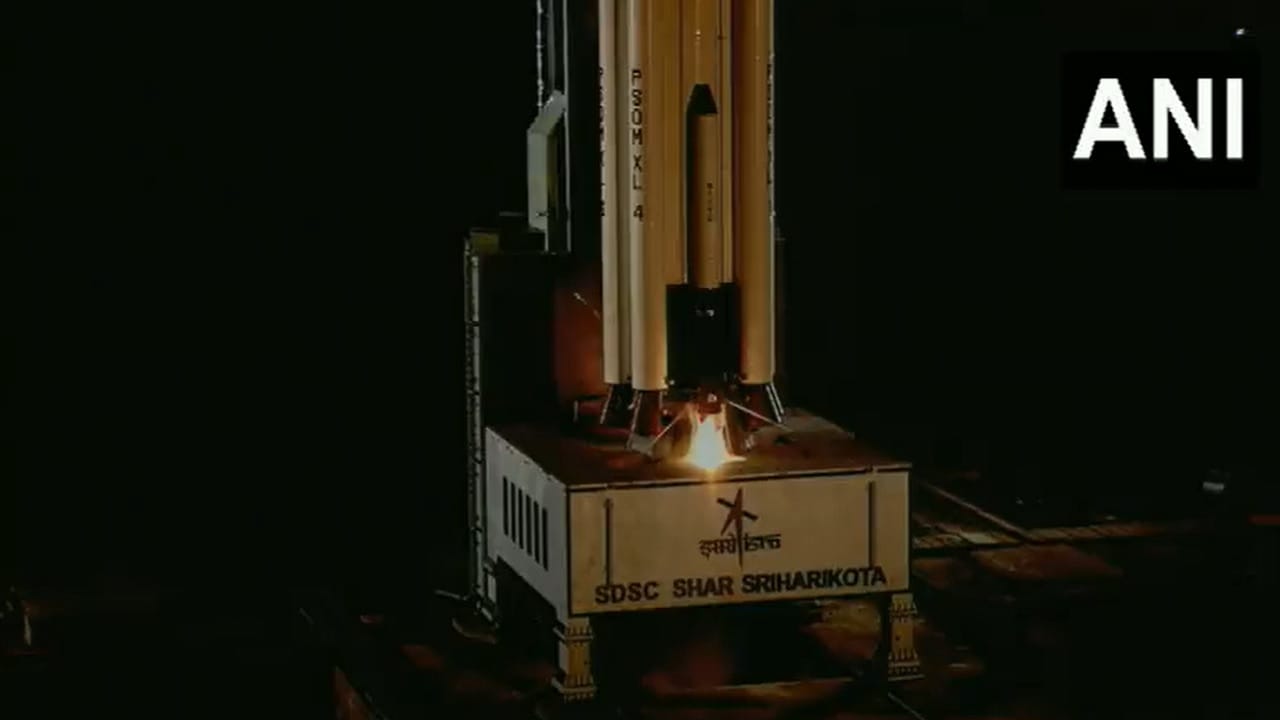 ISRO : इस्त्रोकडून वर्षातील पहिली मोहीम फत्ते, PSLV-C52 चं यशस्वी ...