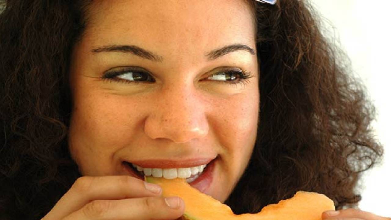 Skin | ताजी त्वचा मिळवण्यासाठी स्किन केअर रूटीनमध्ये खरबूजचा समावेश करा ...