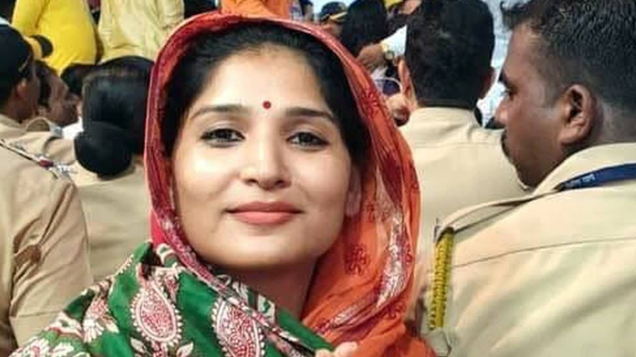 Karuna Sharma : करुणा शर्मांविरोधात गुन्हा दाखल! घटस्फोट घेण्यासाठी महिलेला धमकावल्याचा आरोप ...