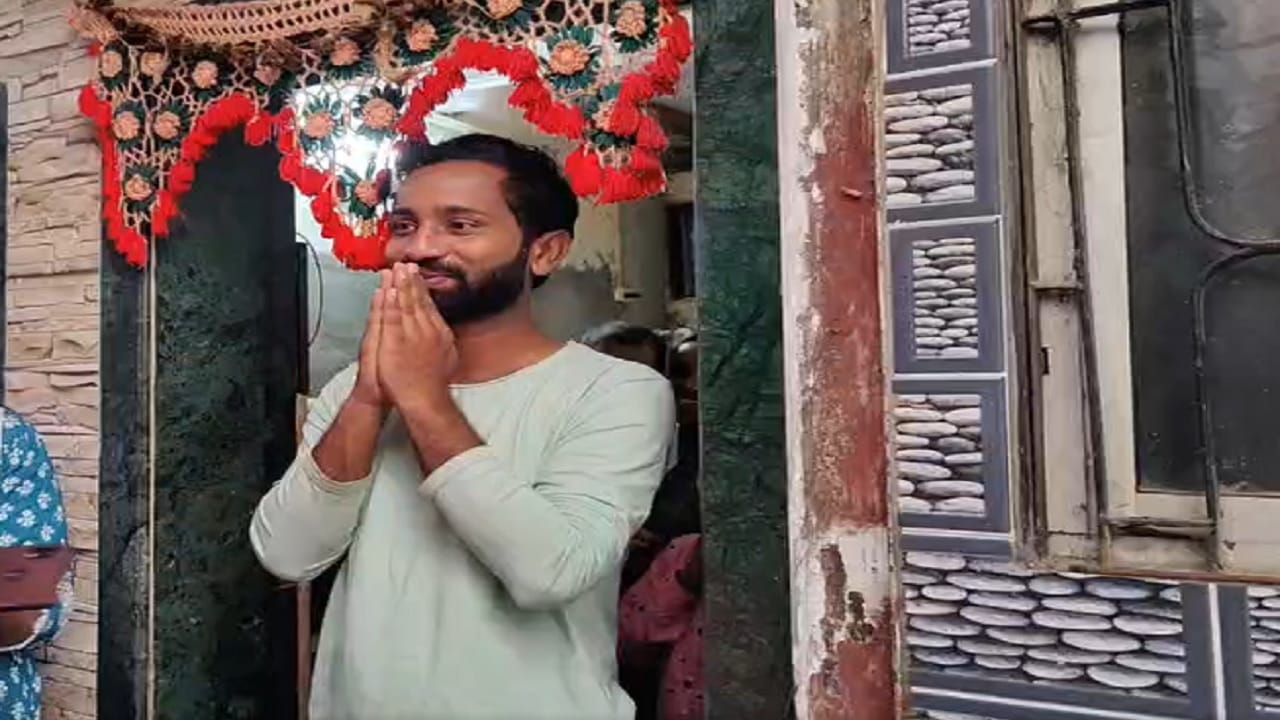 Maharashtrachi Hasyajatra: 'वन अँड ओन्ली' दत्तू मोरे; ठाण्यातील चाळीला ...