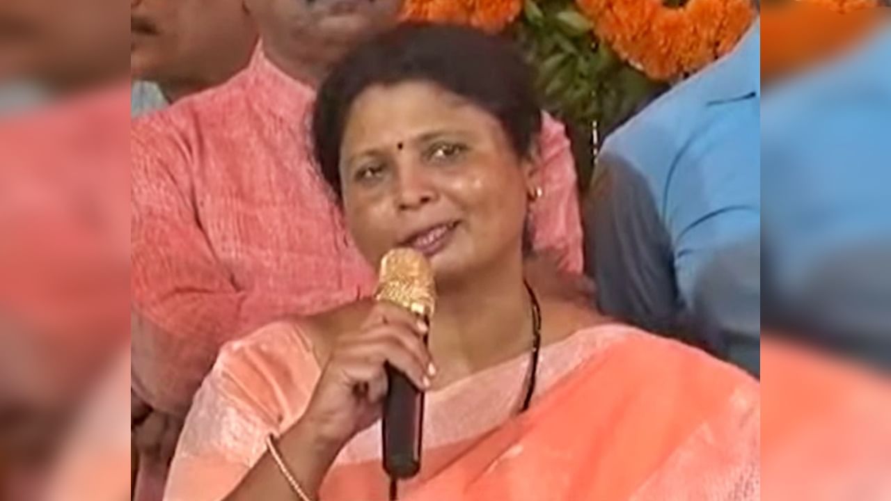 Sushma Andhare : राज्यपाल संवेदनशून्य, फडणवीसांनी मलमपट्टी करू नये ...