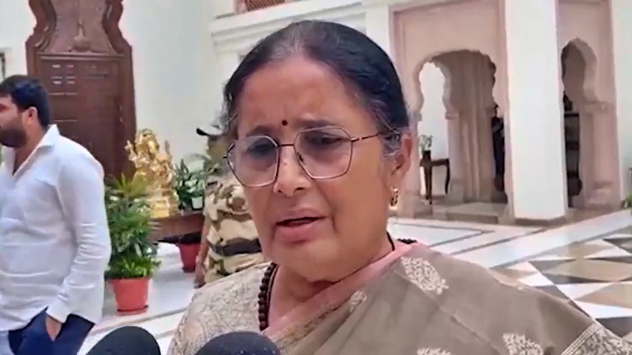 Vidya Chavan : शरद पवारांनी नाही तर देवेंद्र फडणवीसांनी कटकारस्थानं ...