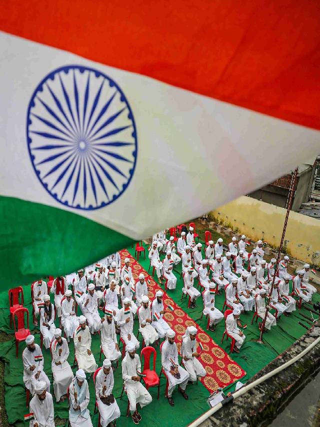 Azadi Ka Amrit Mahotsav : राष्ट्रध्वजाच्या बाबतीत या गोष्टी लक्षात ठेवा ...