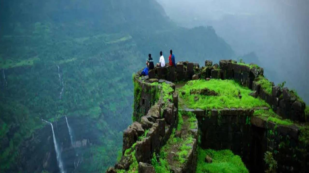 Pune | पुण्याच्या आसपासच्या या ठिकाणांना एकदा नक्कीच भेट द्या ...