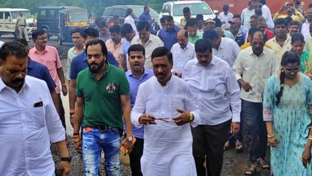 Vinayak Raut : शिंदे गटाचं विसर्जन करण्याचं काम भाजपाच करेल, विनायक ...