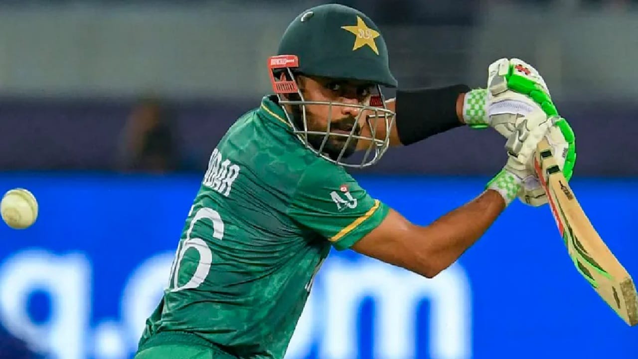 VIDEO : भुवनेश्वर कुमारच्या जाळ्यात बाबर आझम, पाहा अप्रतिम चेंडूचा ...