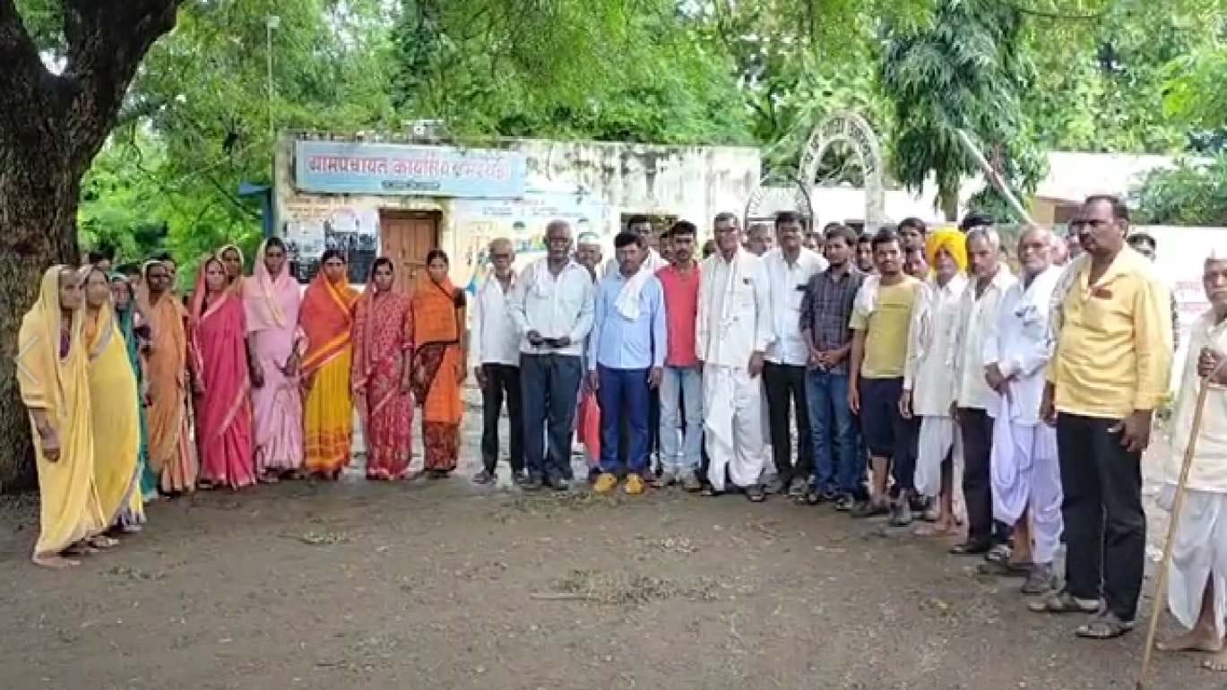 सरपंच पद OBC महिलेला, पात्र उमेदवारच नाही, परभणीतल्या गावात राडा सुरुय ...