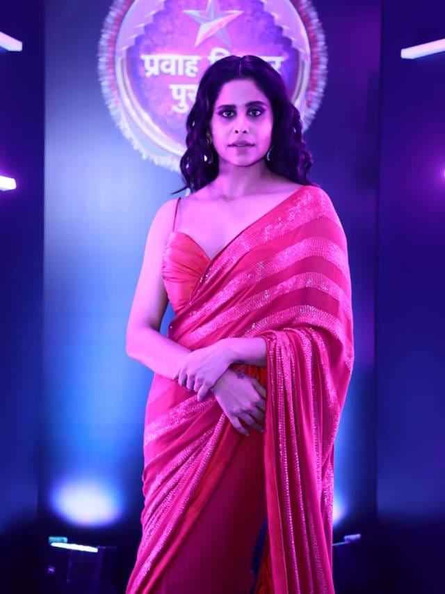 Pravah Picture Award Ceremony : रेड कार्पेटवर सई ताम्हणकर, सोनाली ...