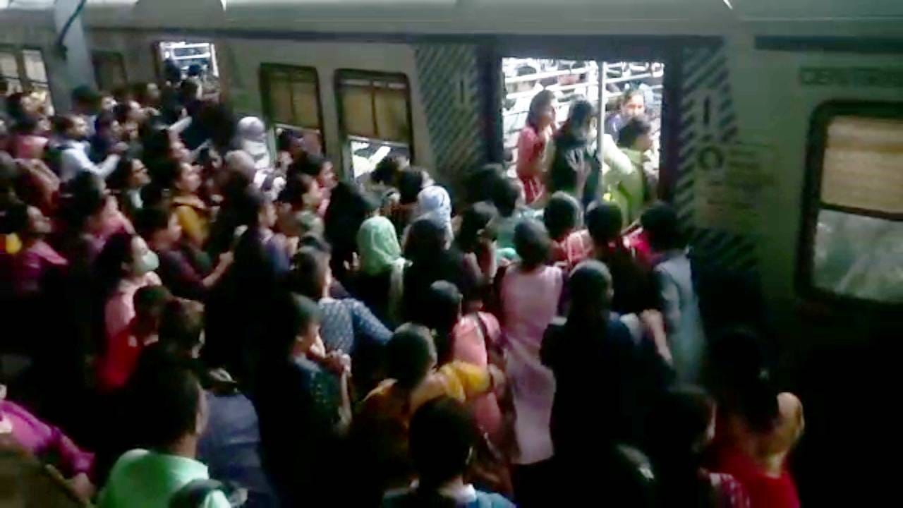 Mumbai Local : सकाळ सकाळीच खोळंबा, मध्य रेल्वेच्या प्रवाशांना मनस्ताप ...