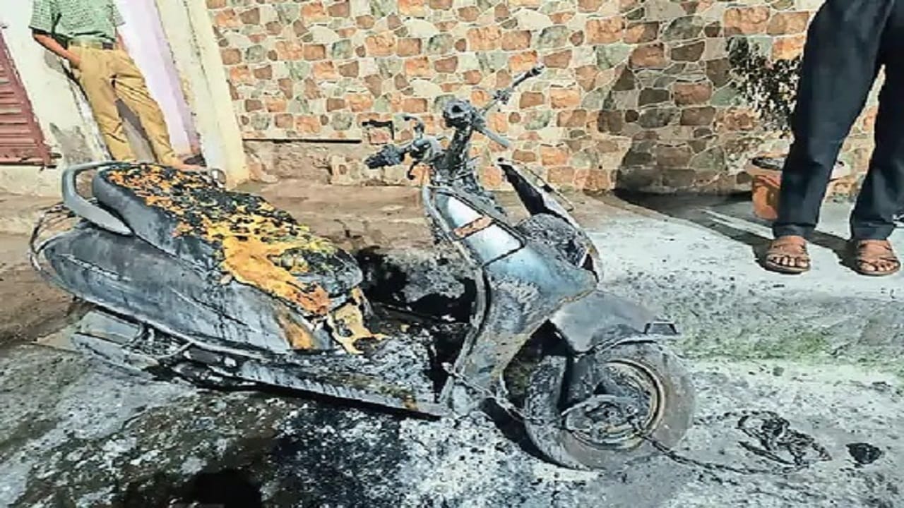 'या' शहरात गुंडाचा पुन्हा हैदोस, नागरिकांमध्ये भीतीचे वातावरण - Marathi ...