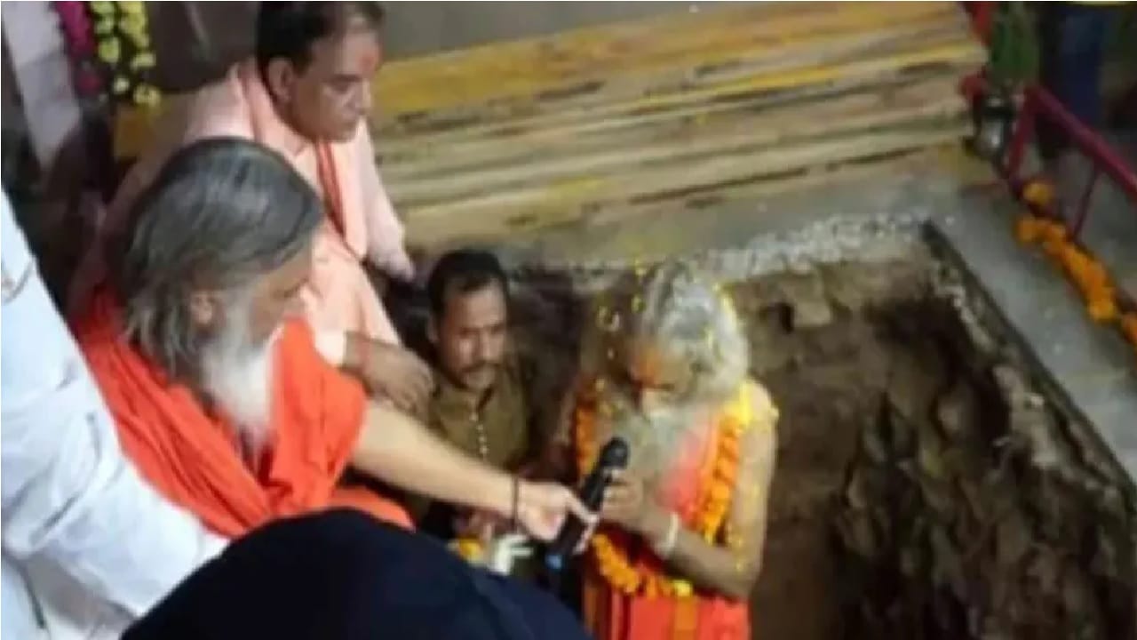 जिवंत समाधी घेतल्यानंतर 72 तासांनी बाबा प्रकट झाले अन्.... भक्तही झाले ...