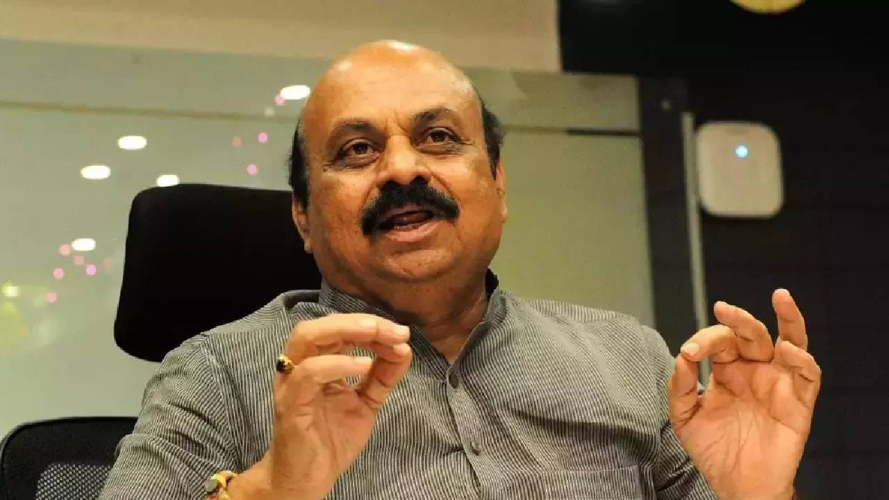 'बोम्मईमुळं तुमचे कपडे उतरत आहेत'; राष्ट्रवादीच्या नेत्याने सरकारले ...