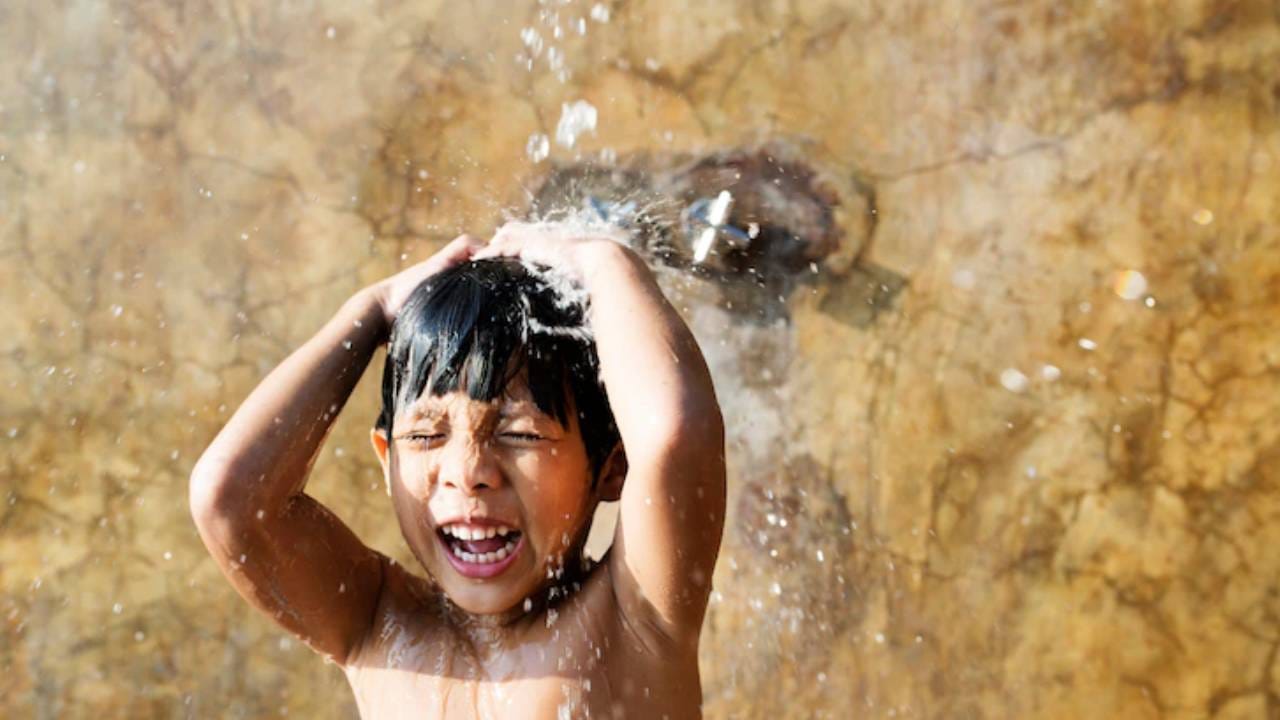 हे वाचलंत का? म्हणे रोज आंघोळ केल्याने आरोग्याचे होते नुकसान ...