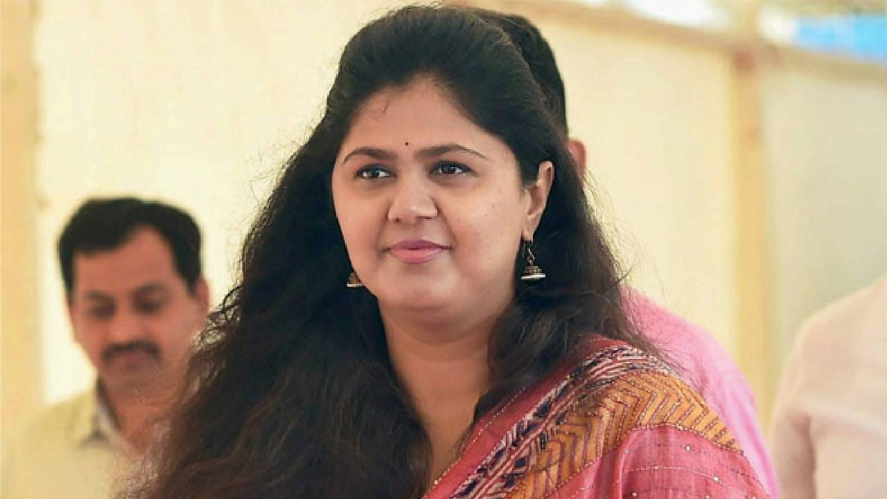 पंकजा मुंडे शिवसेनेत आल्या तर स्वागतच; ठाकरे गटाच्या आमदाराची थेट पंकजा ...