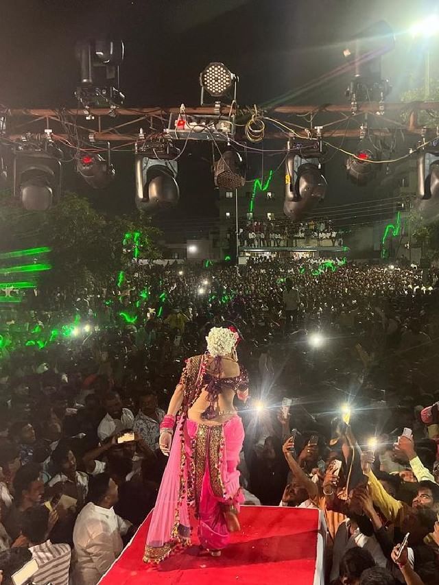 Gautami Patil Dance video : ऑउट ऑफ कंट्रोल पब्लिक 50k, या समुद्राच्या ...