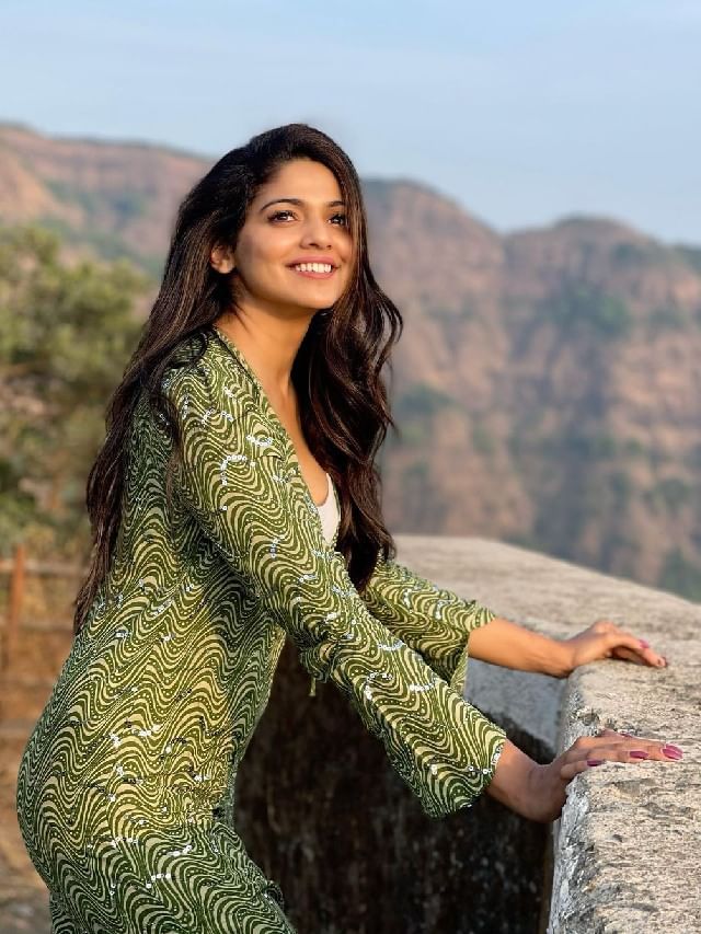 Pooja Sawant : सुंदर छबी, पूजाचा साधा लूक, चाहते घायाळ – TV9 Marathi