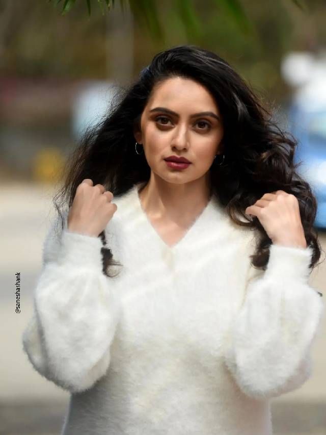 Shruti Marathe : ससा ससा दिसतो कसा, श्रृती मराठेच्या लुकवर चाहते घायाळ ...