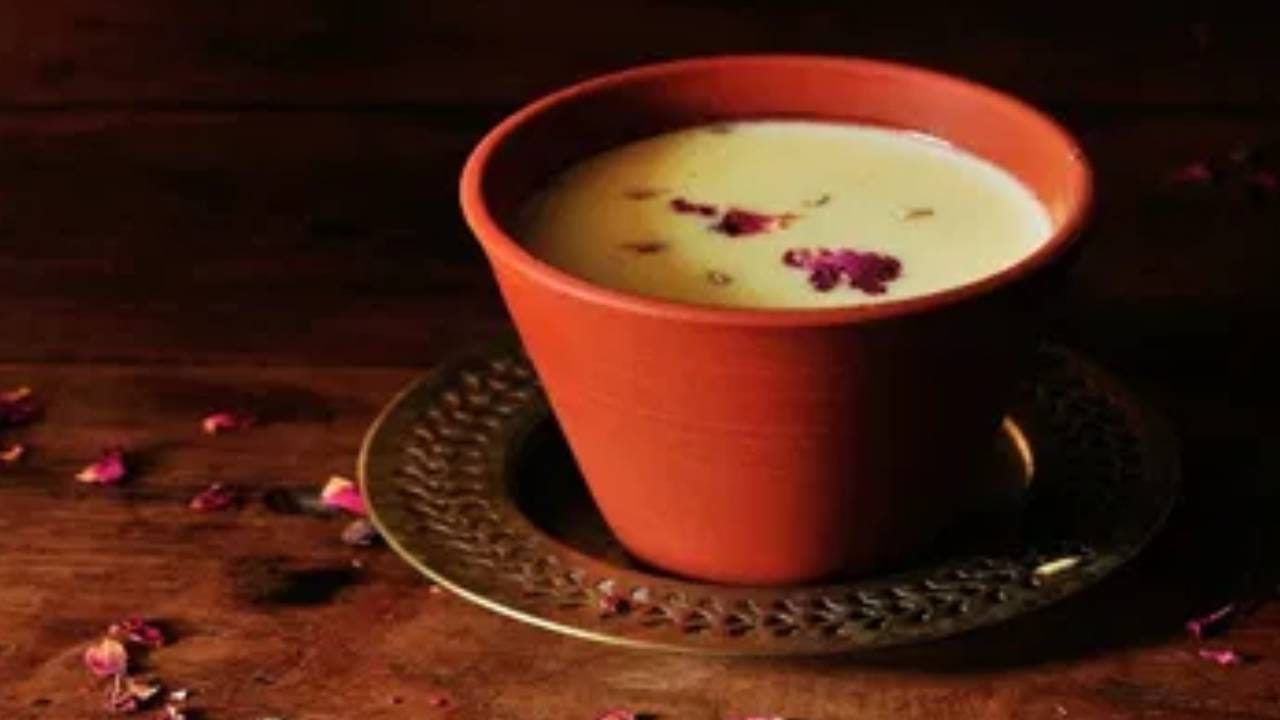 Holi 2023 Bhang Side Effects : होळीला थंडाई प्यायल्यावर करू नका या चुका ...