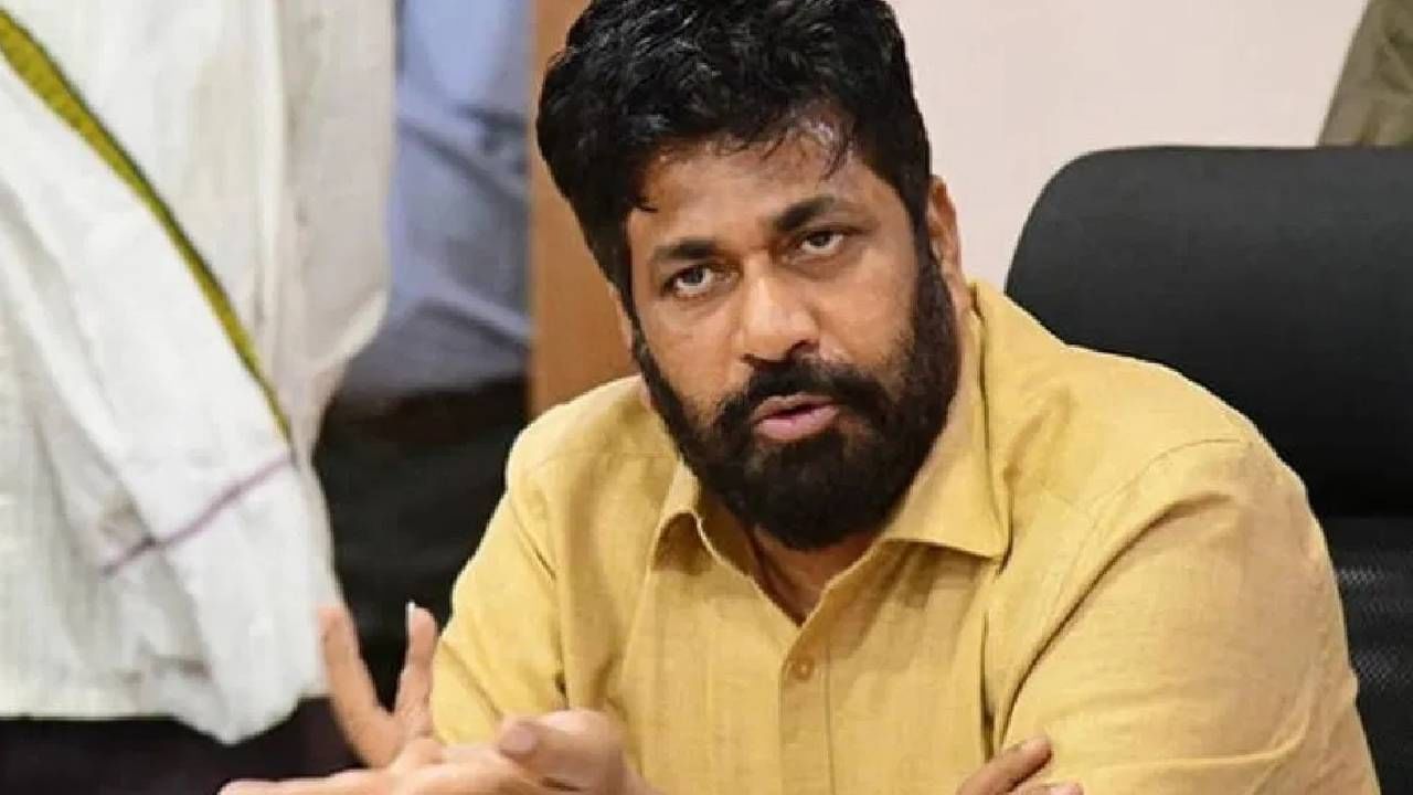बच्चू कडू यांची मंत्रिपदाची मागणी पूर्ण होईना आता म्हणतात किमान पालकमंत्री तरी द्या Marathi