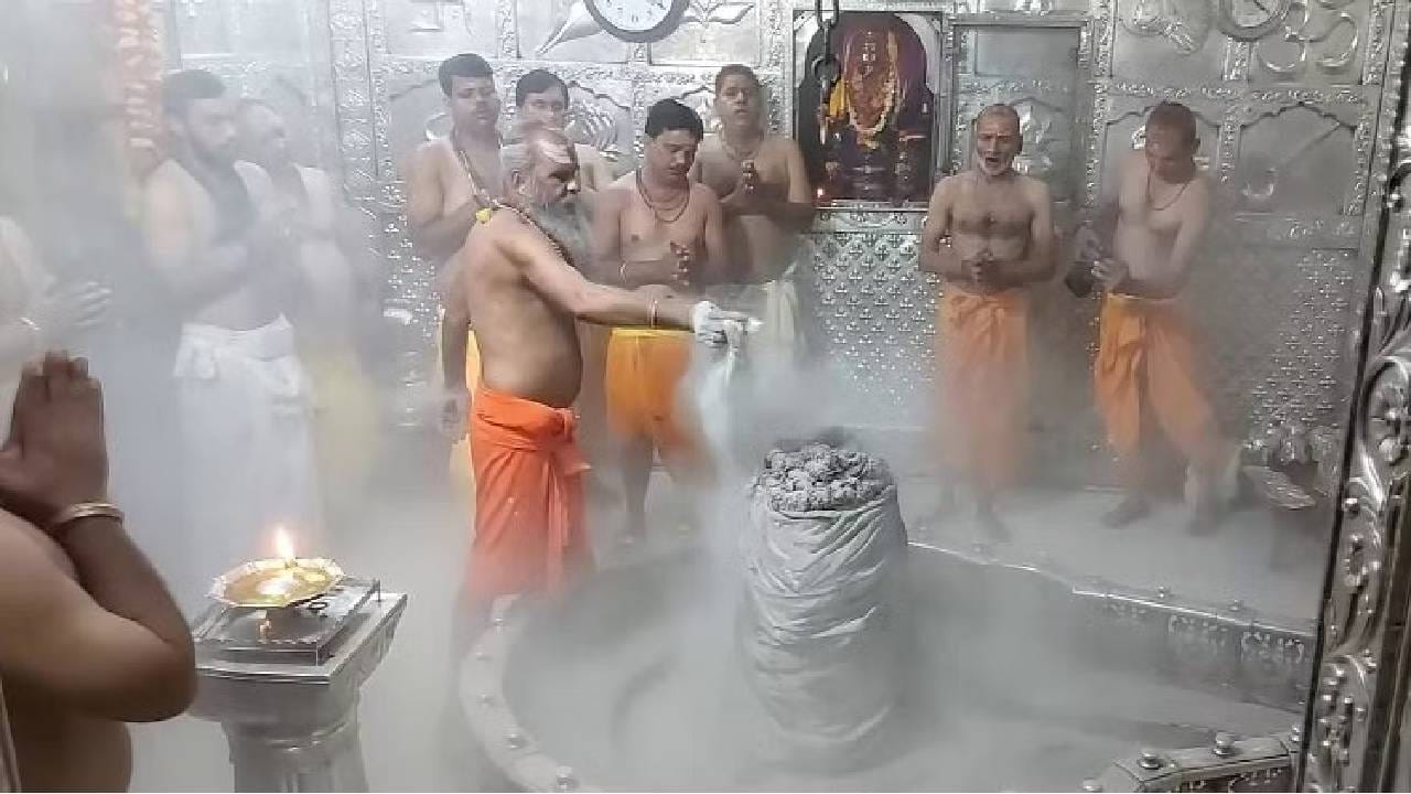 उज्जैनमध्ये अशा प्रकारे केली जाते भस्म आरती, महादेवाला भस्माचे महत्त्व ...