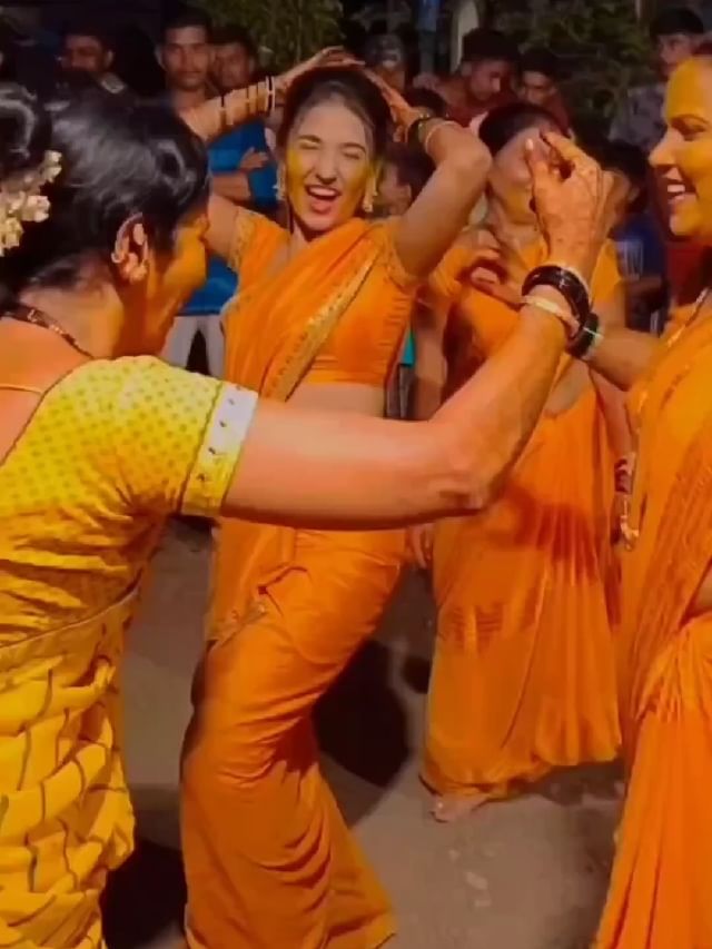 जाळ आणि धूर संगच! ‘या’ मुलीचा डान्स आणि अदा पाहून तुमचे डोळे फिरतील ...