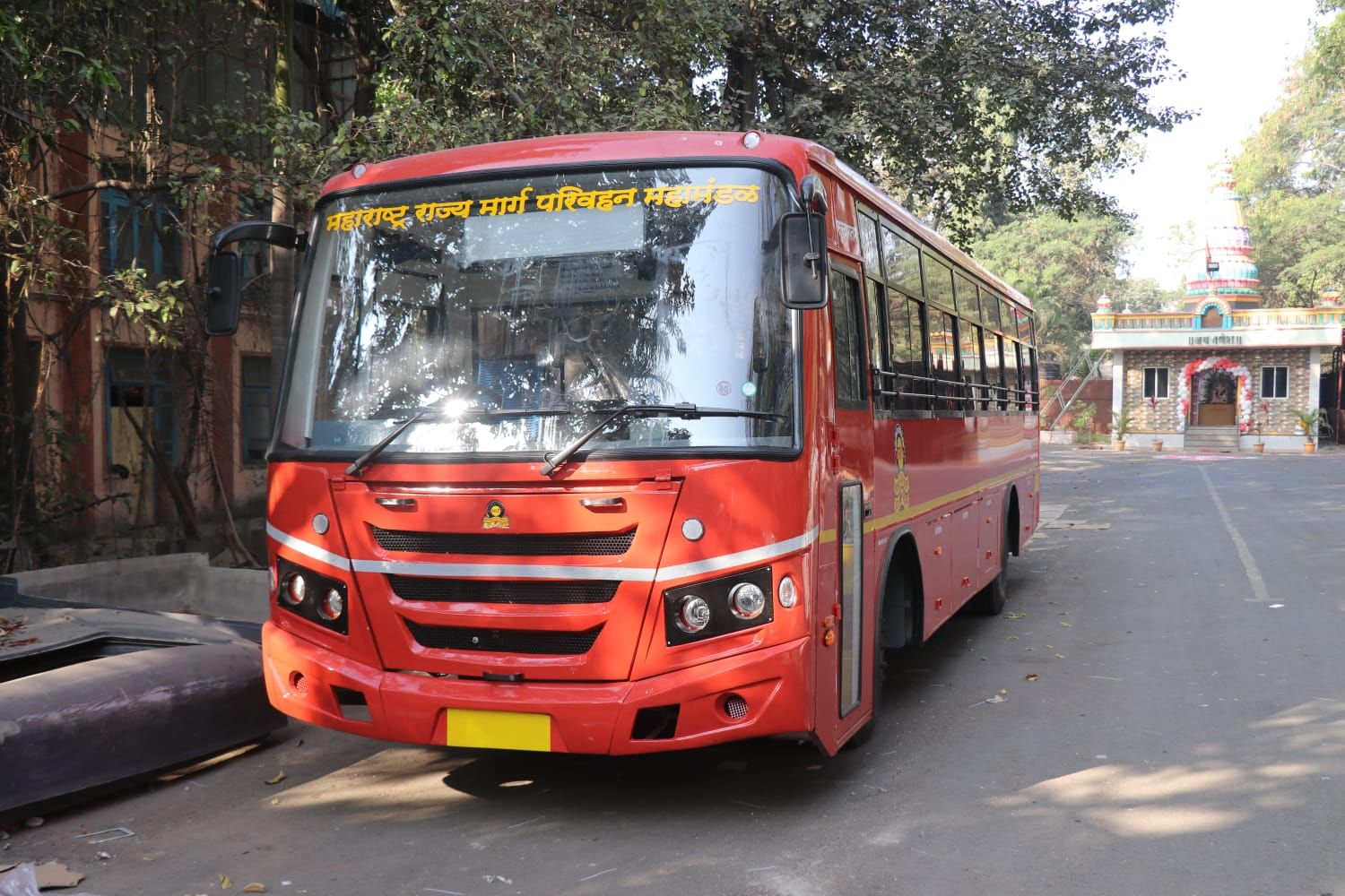 नव्या लालपरीच्या पायऱ्या चढताना का लागतोय दम, दरवाज्याचे जिने बदलण्याची ...