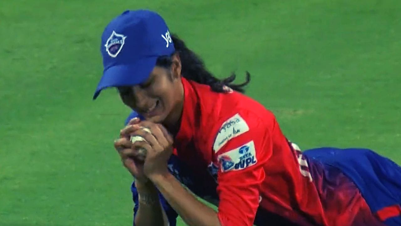 MI vs DC WPL : चित्यासारखी चपळ जेमिमाह! सूर मारत घेतला अप्रतिम झेल ...