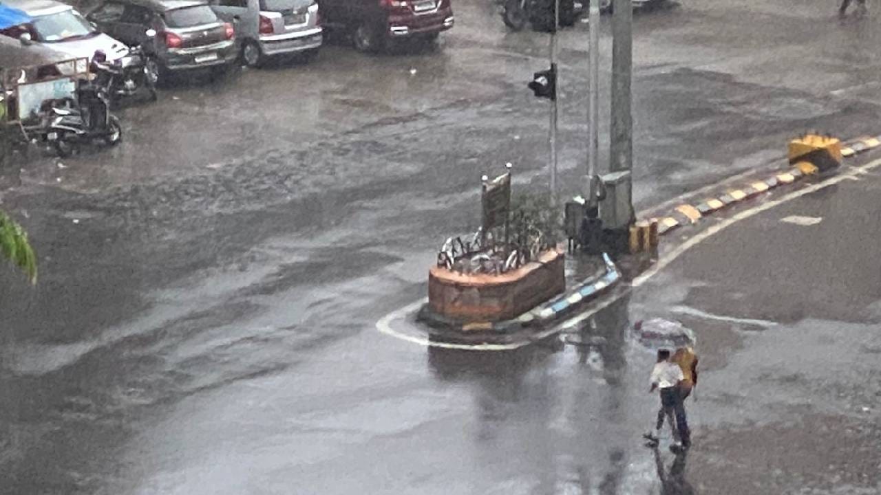 ठाण्यासह मुंबईत अवकाळीची हजेरी, गरमीत गारव्याचा अनुभव - Marathi News | Unseasonal rain Hailstorm ...