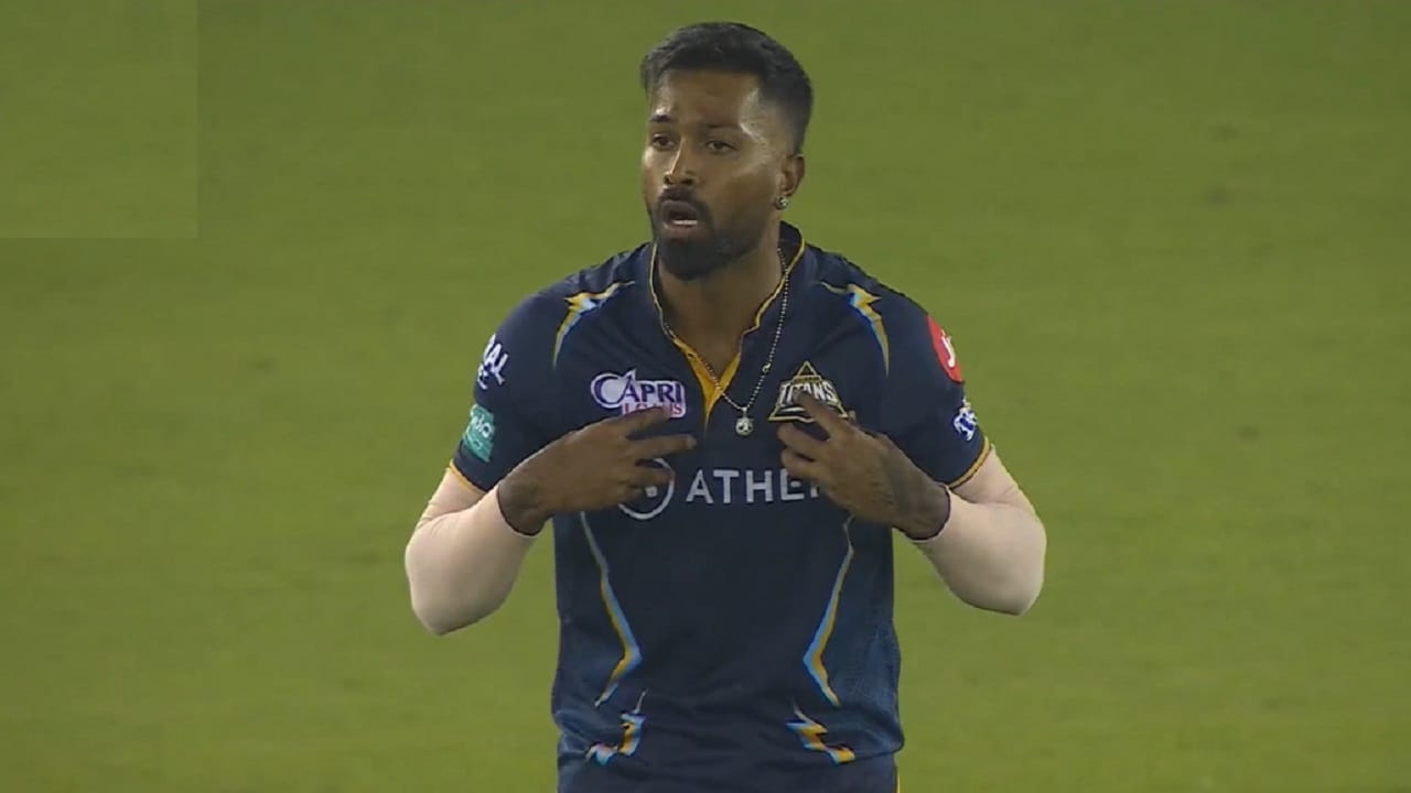 Hardik Pandya | हार्दिक पंड्या याने सिनिअर खेळाडूंना शिव्या घातल्या ...